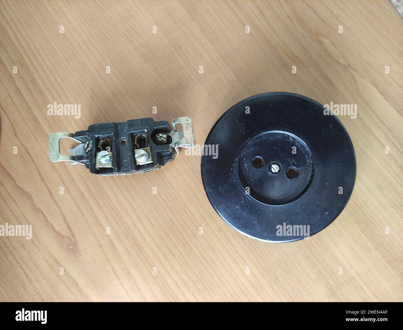 Electrical tee hi-res stock photography and images - Alamy