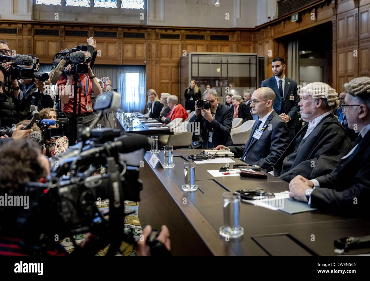 Noodmaatregelen hi-res stock photography and images - Alamy