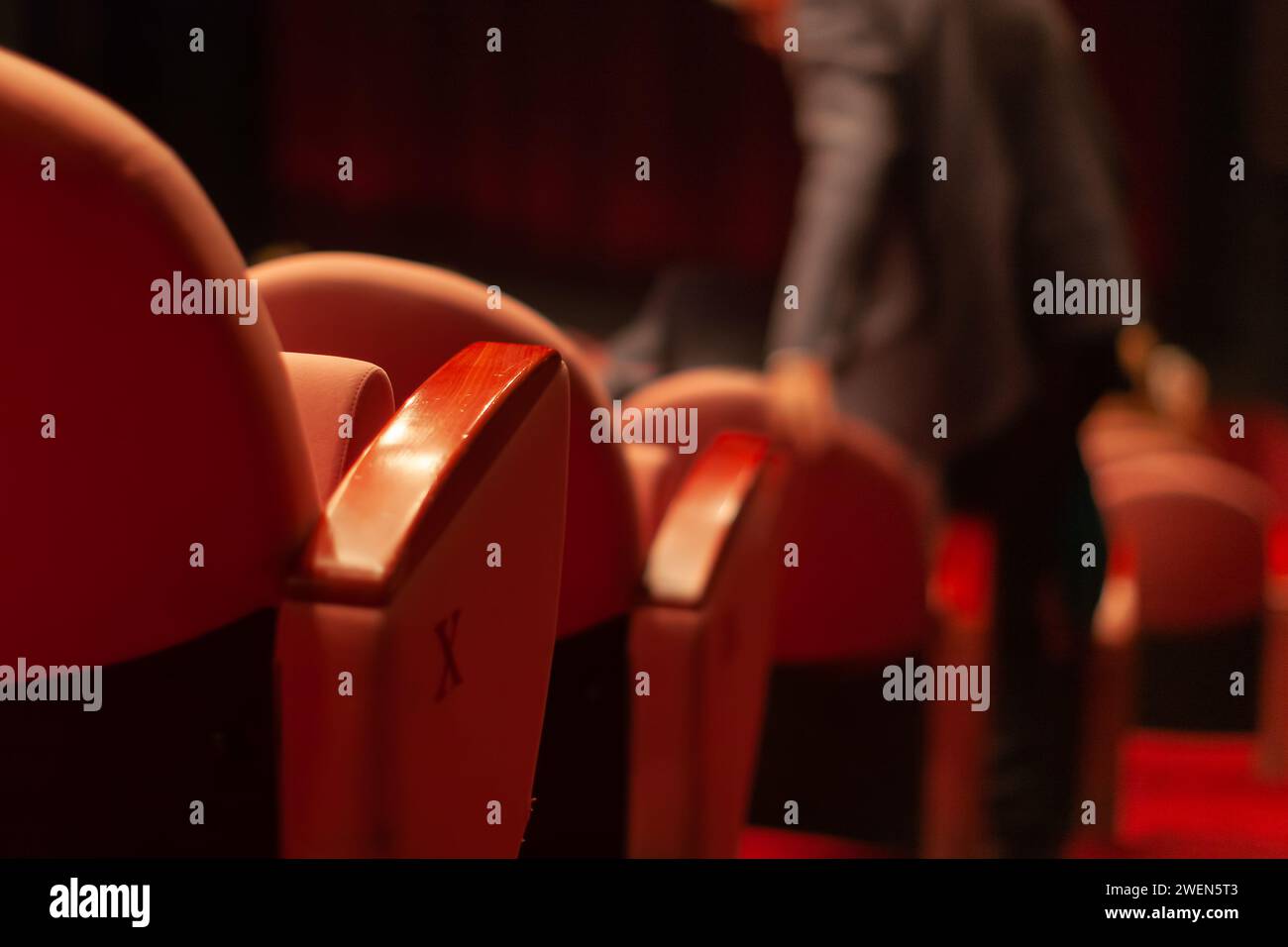 Theater audience hi-res stock photography and images - Alamy