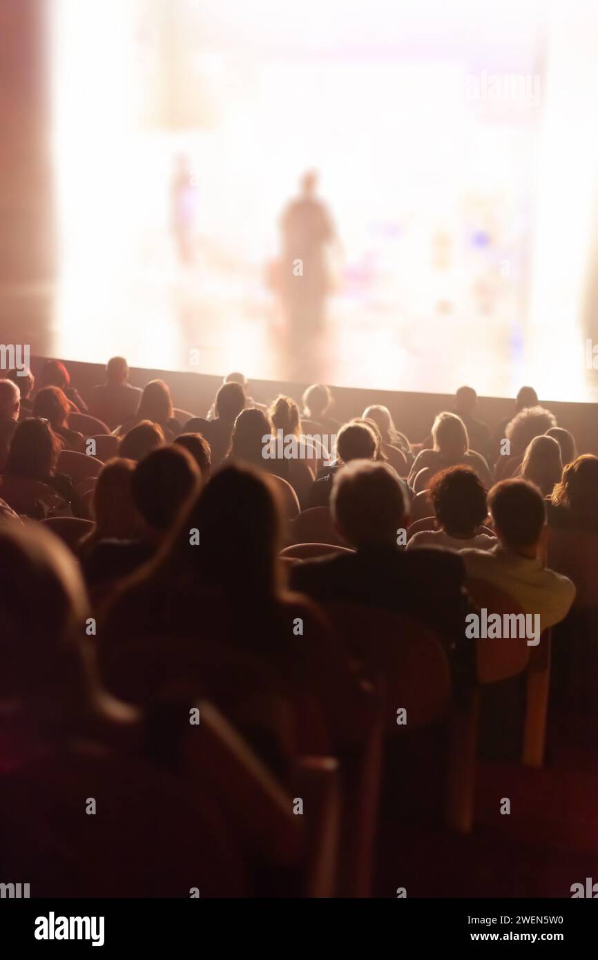 Auditorium people full audience hi-res stock photography and images - Alamy