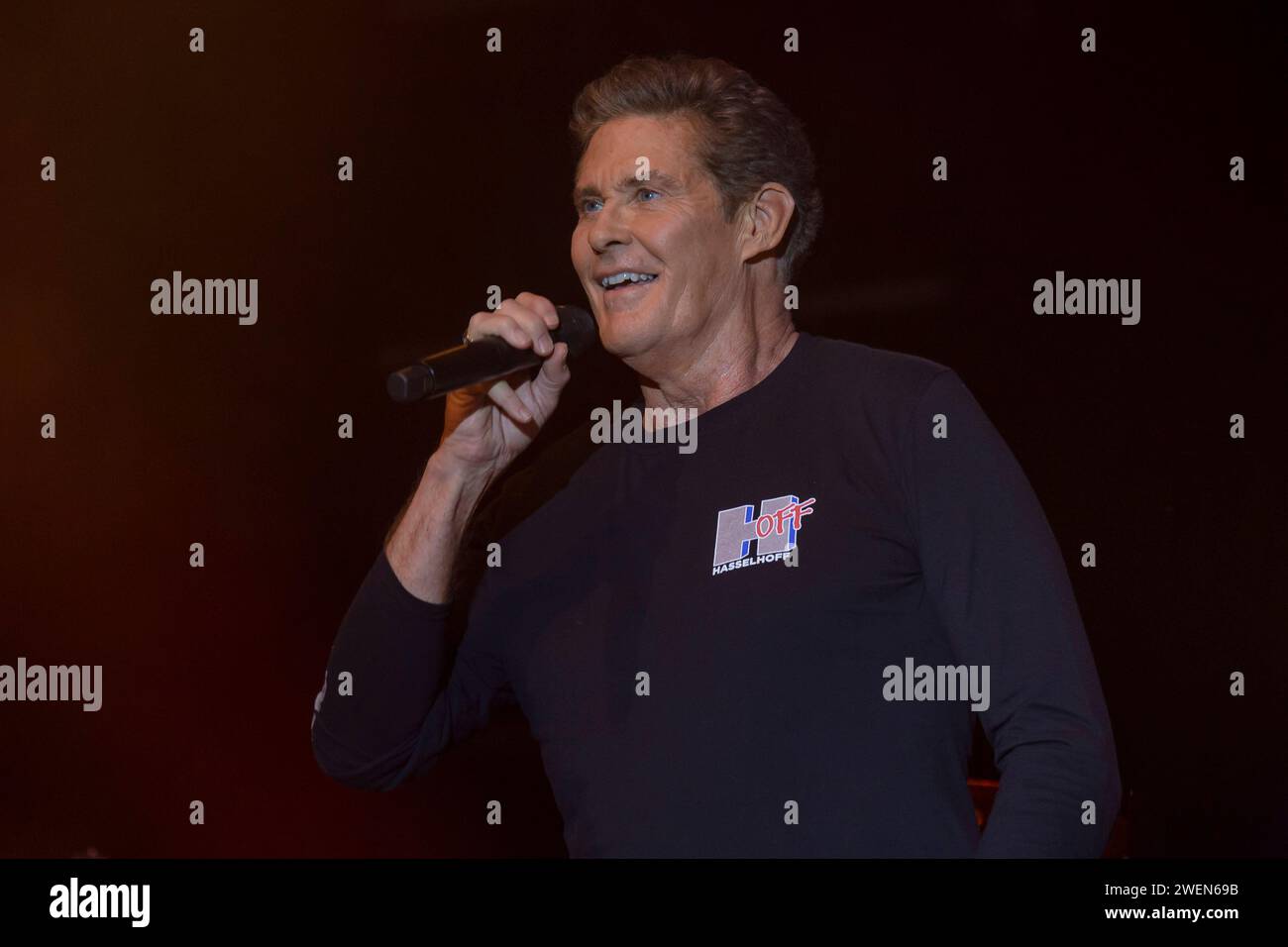 Der US-amerikanische Sänger und Schauspieler David Hasselhoff 65 gibt ...
