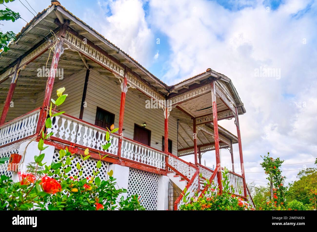 Colonial wood house in varadero, cuba Stock Photo - Alamy