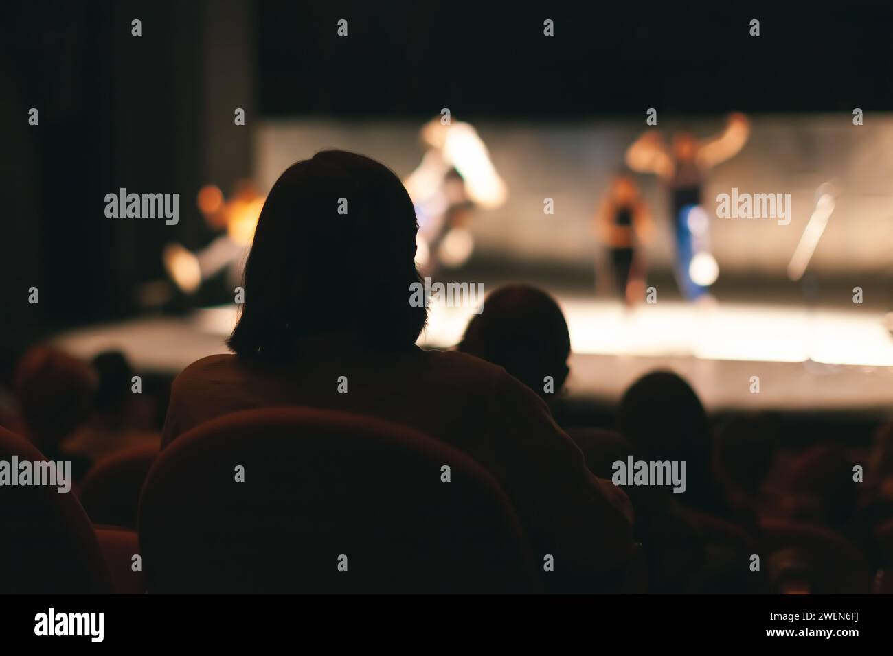 audience watching theatre play Stock Photo - Alamy