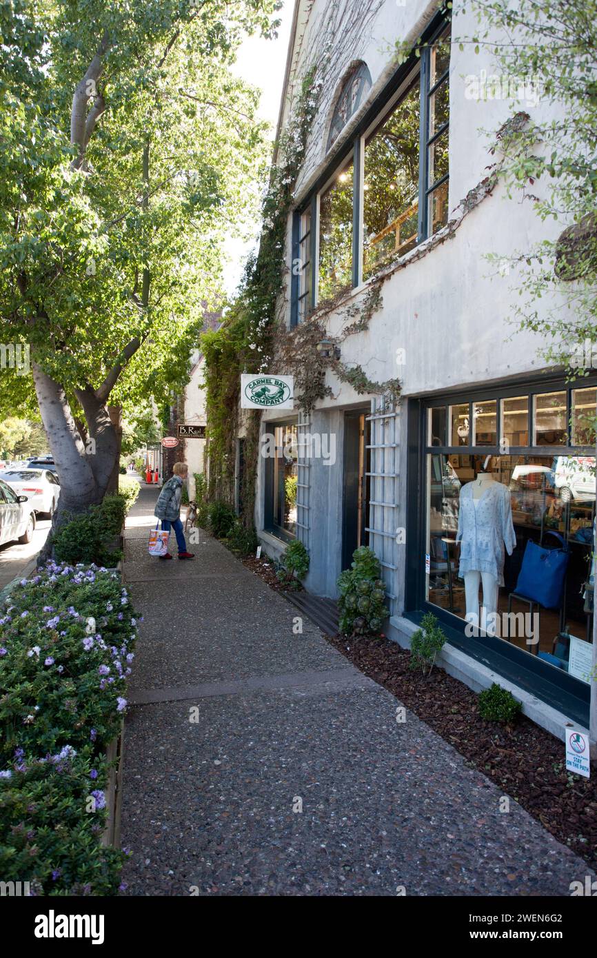 Storefronts along the sidewalk of Carmel By The Sea, Monterey ...