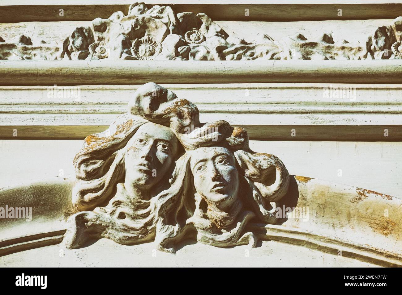 Colonial statue hi-res stock photography and images - Alamy