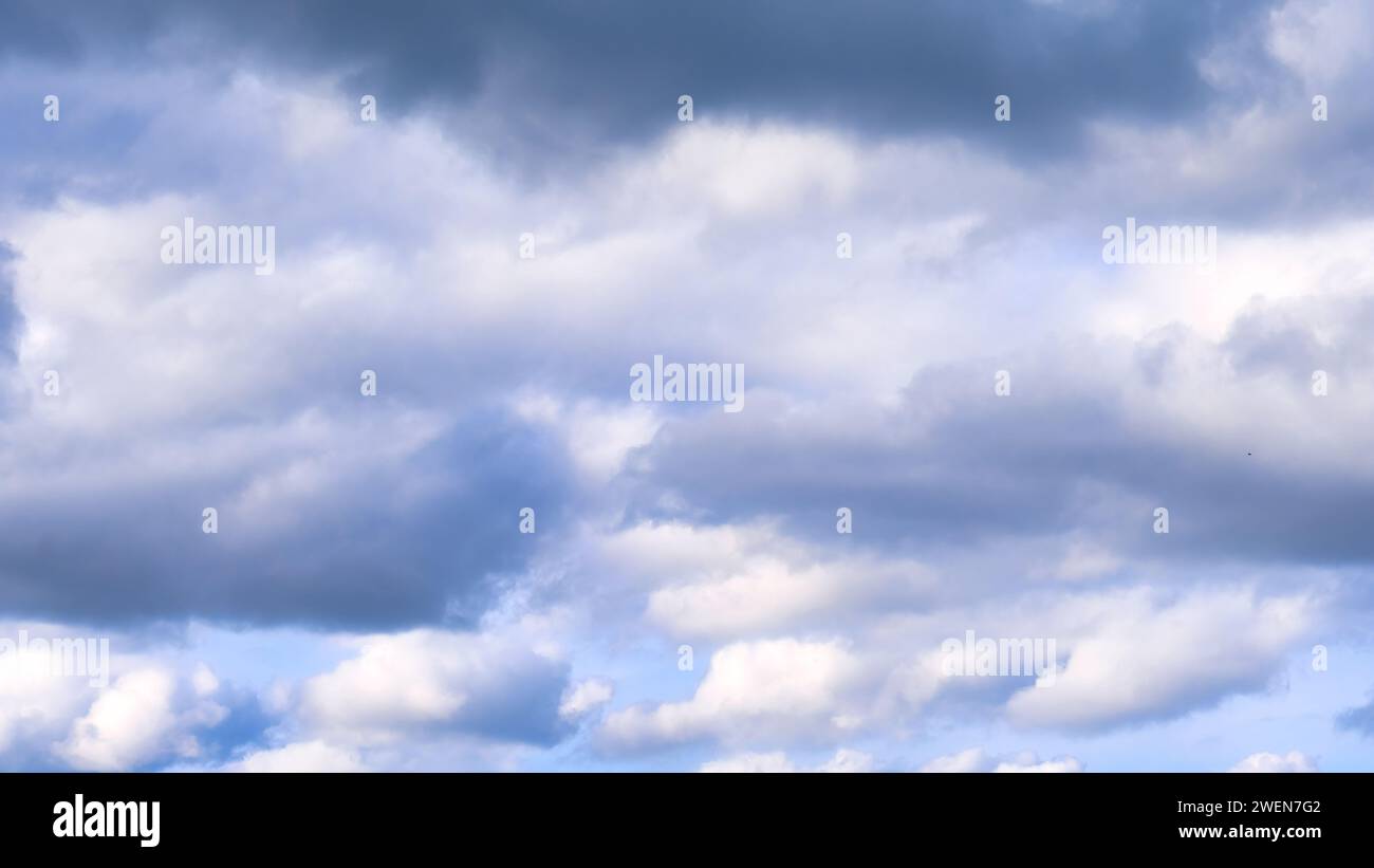 Overcast weather hi-res stock photography and images - Alamy