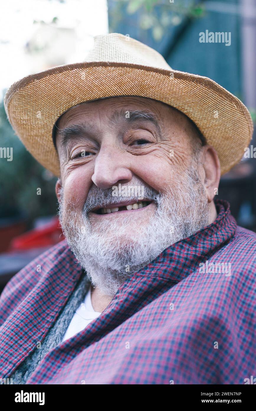 Smiling old man missing teeth hi-res stock photography and images - Alamy Smiling old man missing teeth hi-res stock photography and images - Alamy