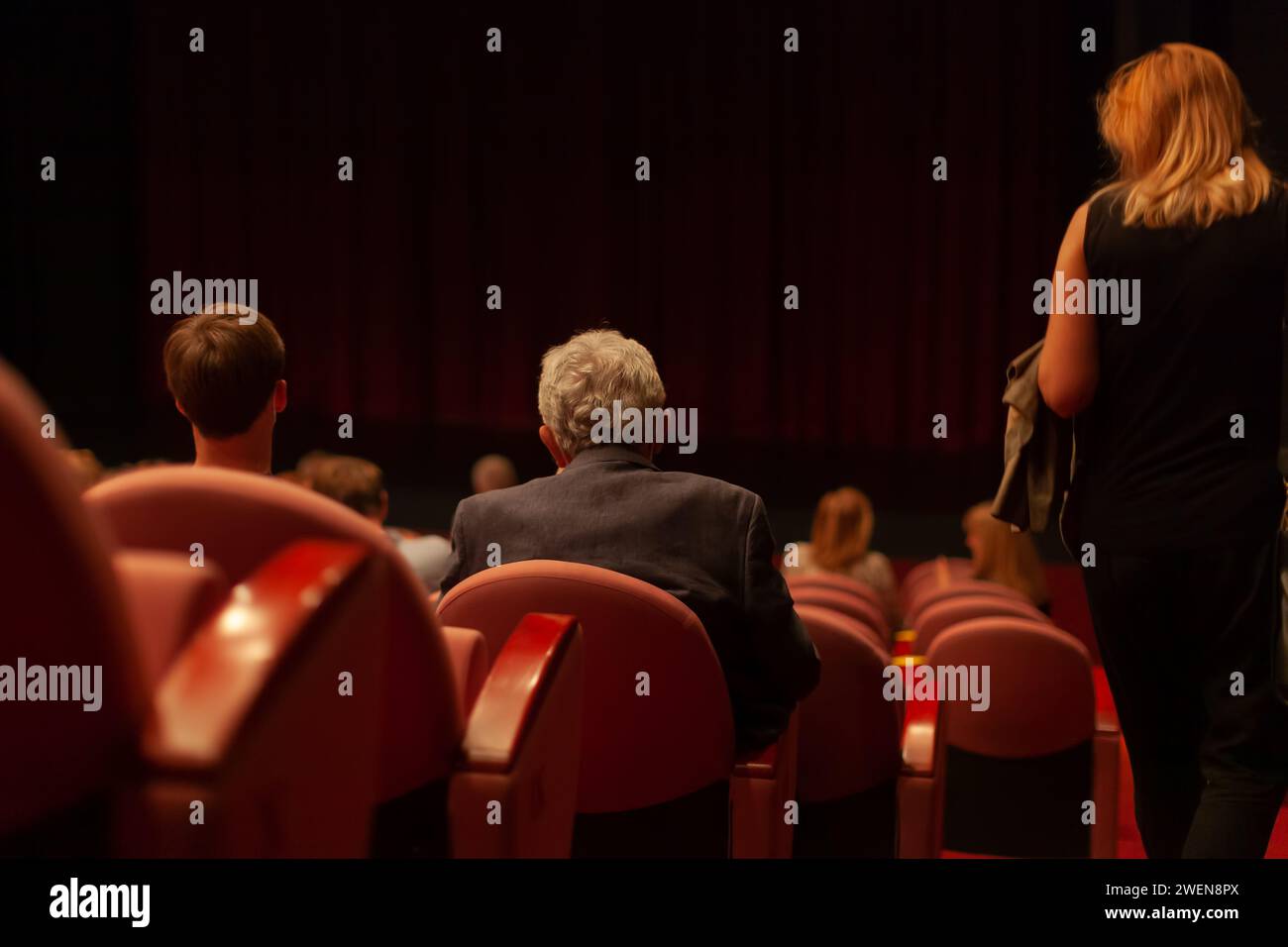 audience watching theatre play Stock Photo - Alamy