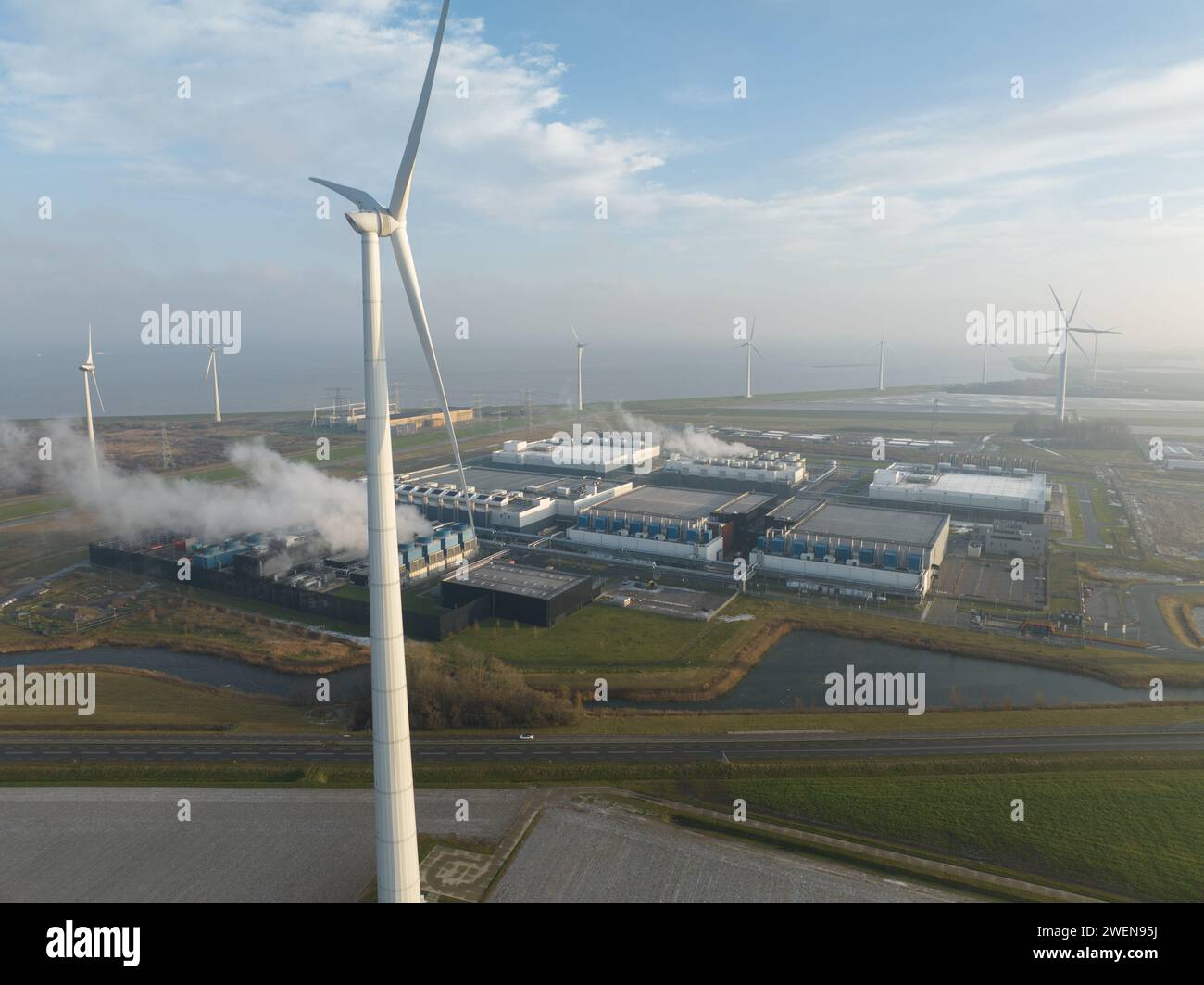 Data wind datacenter hi-res stock photography and images - Alamy