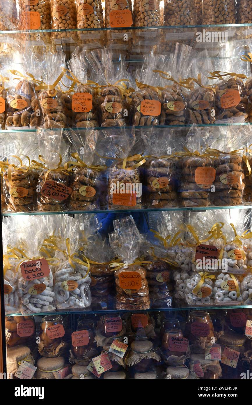 Market naples pastry hi-res stock photography and images - Alamy
