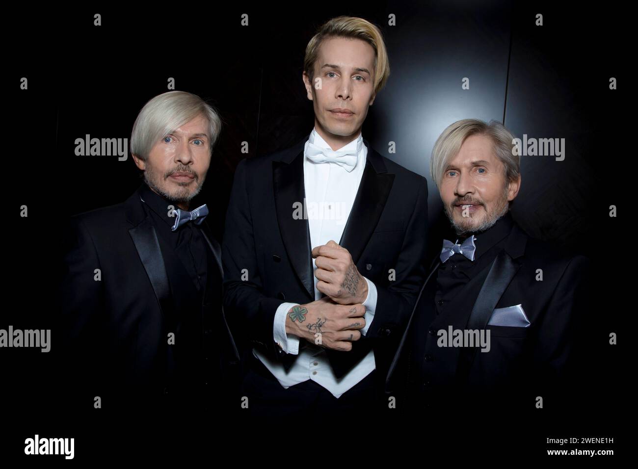 Florian Wess Mitte kommt mit Vater Arnold und Onkel Oskar zum VIP ...