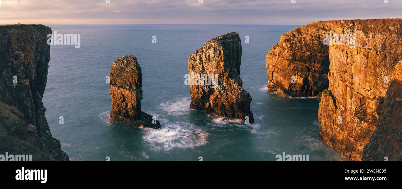 Welsh seascapes hi-res stock photography and images - Alamy
