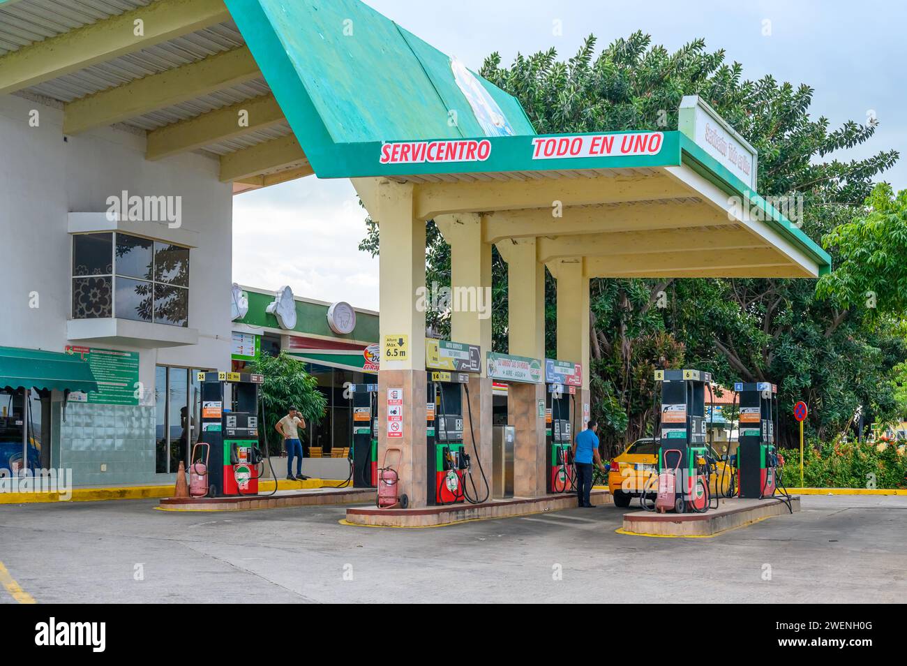 Cuban gas station hi-res stock photography and images - Alamy