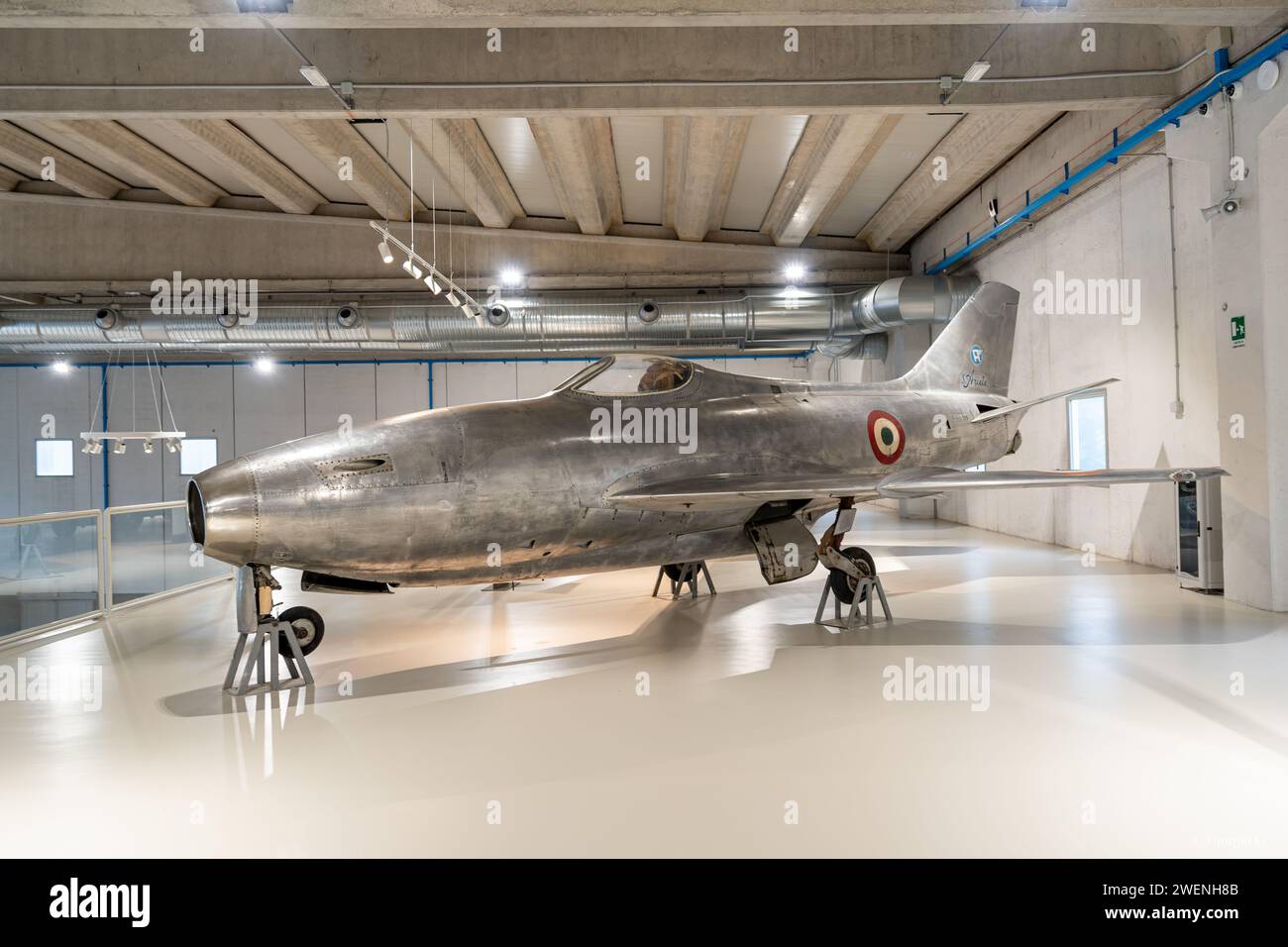 Inside jet engine hi-res stock photography and images - Alamy