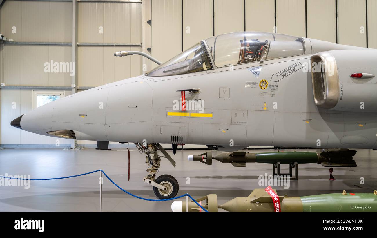 Inside jet engine hi-res stock photography and images - Alamy