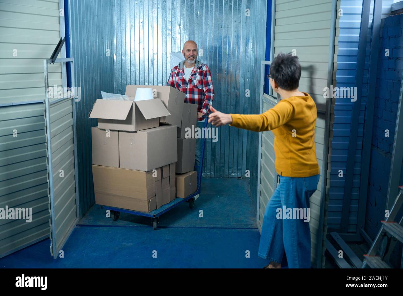 How to put things together hi-res stock photography and images - Alamy