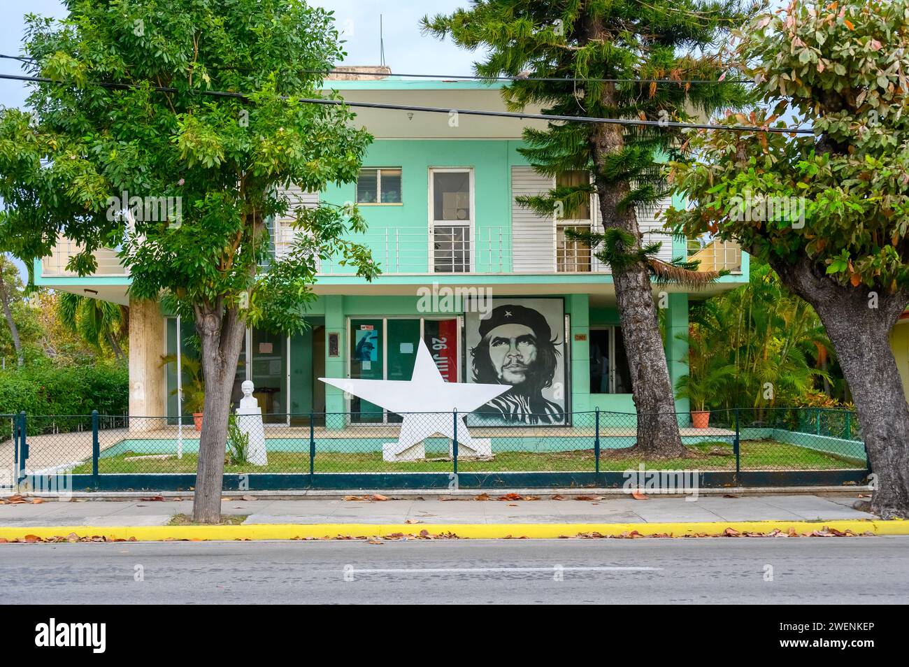 building with image of che guevara, varadero, cuba Stock Photo - Alamy