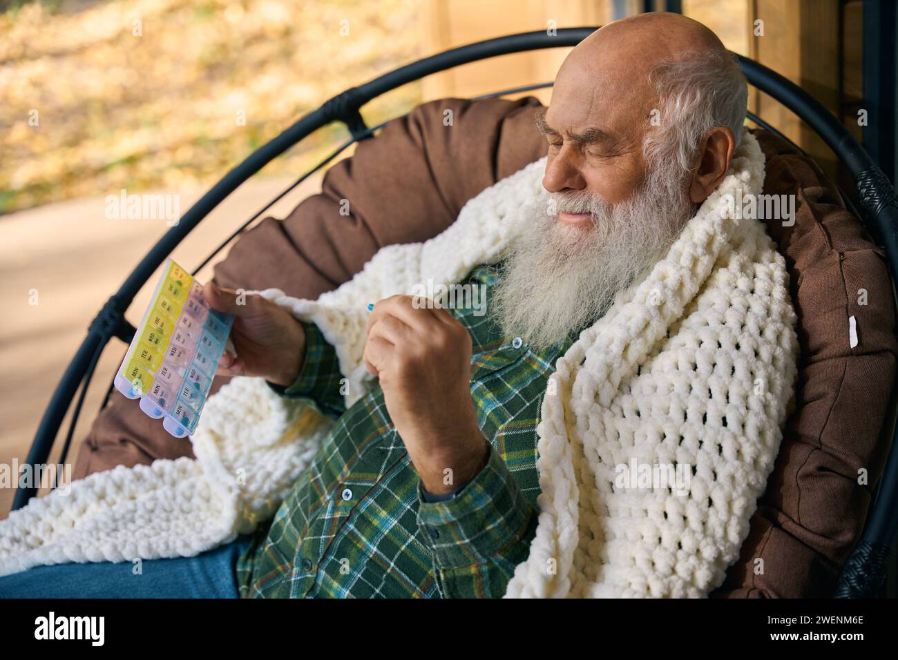 Elderly man wrapped in cozy hi-res stock photography and images - Alamy