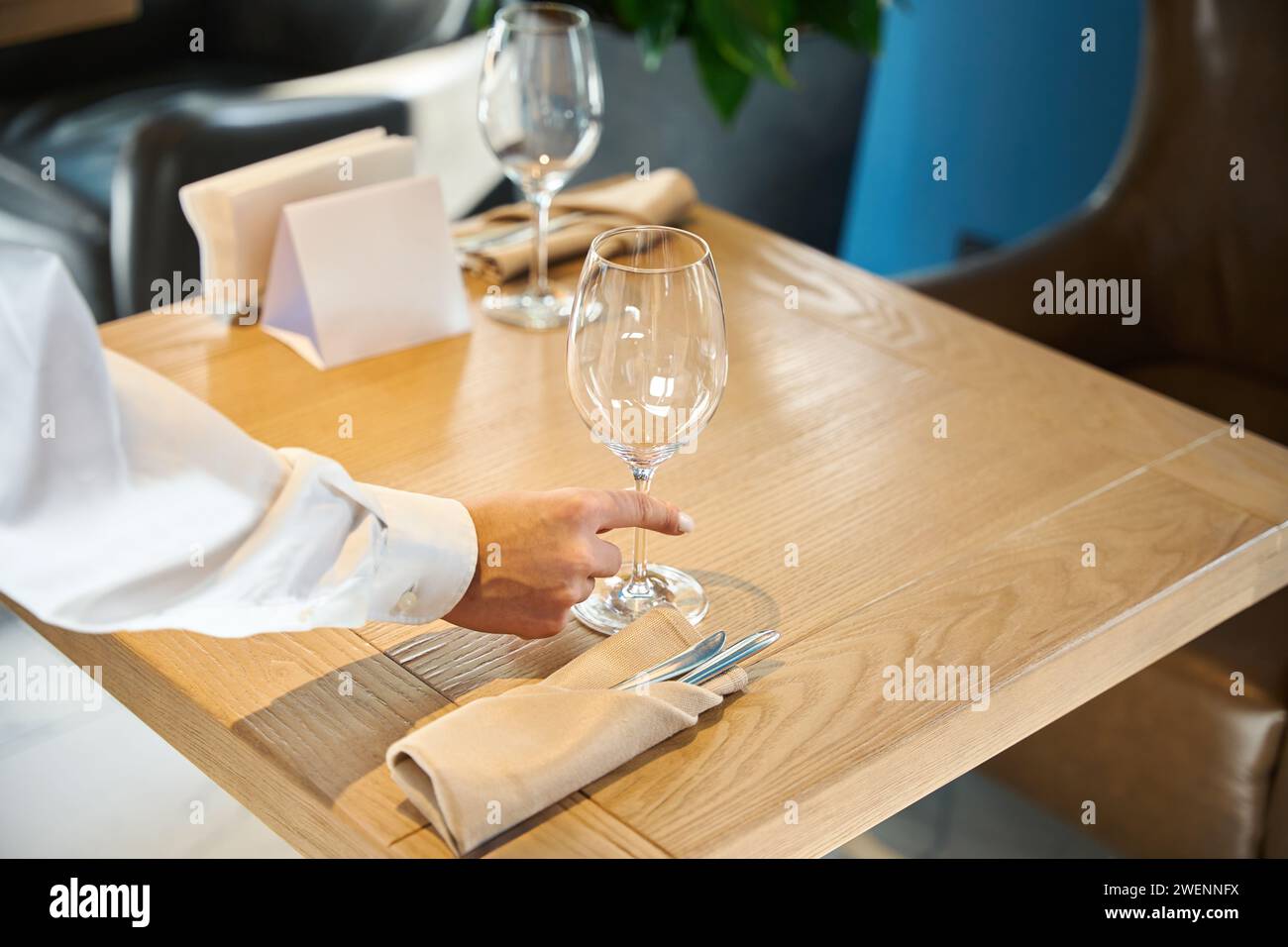 Waiter waitress setting up hi-res stock photography and images - Alamy