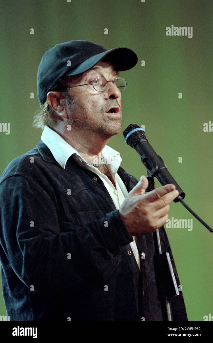 Lucio dalla cantautore italiano hi-res stock photography and images - Alamy