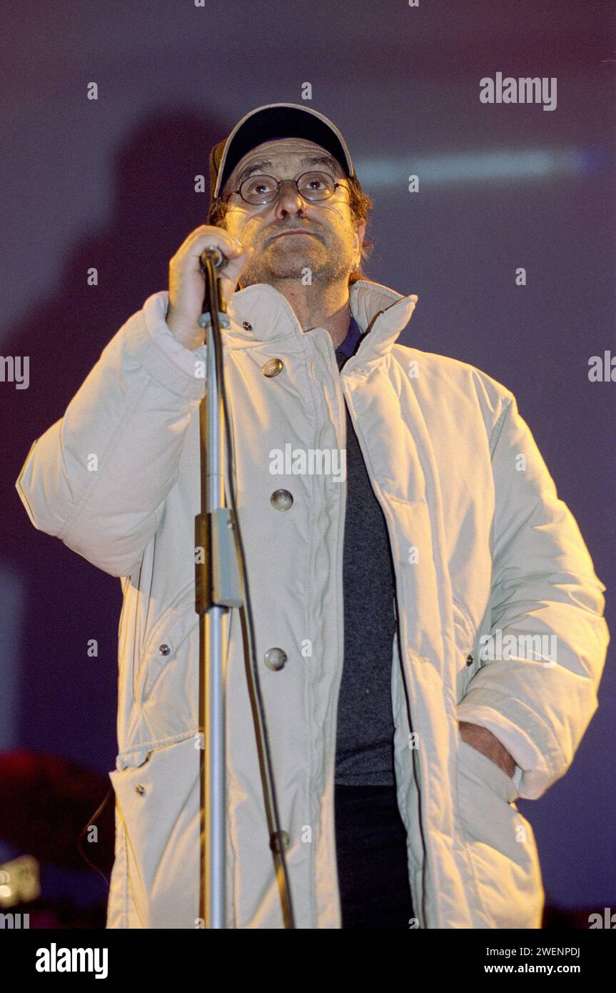 Lucio dalla polistrumentista italiano hi-res stock photography and ...