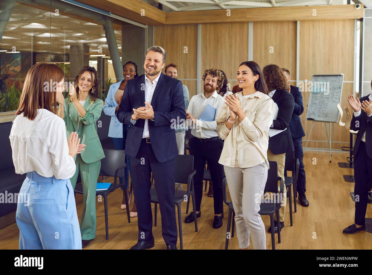 Speaker audience cheering hi-res stock photography and images - Alamy