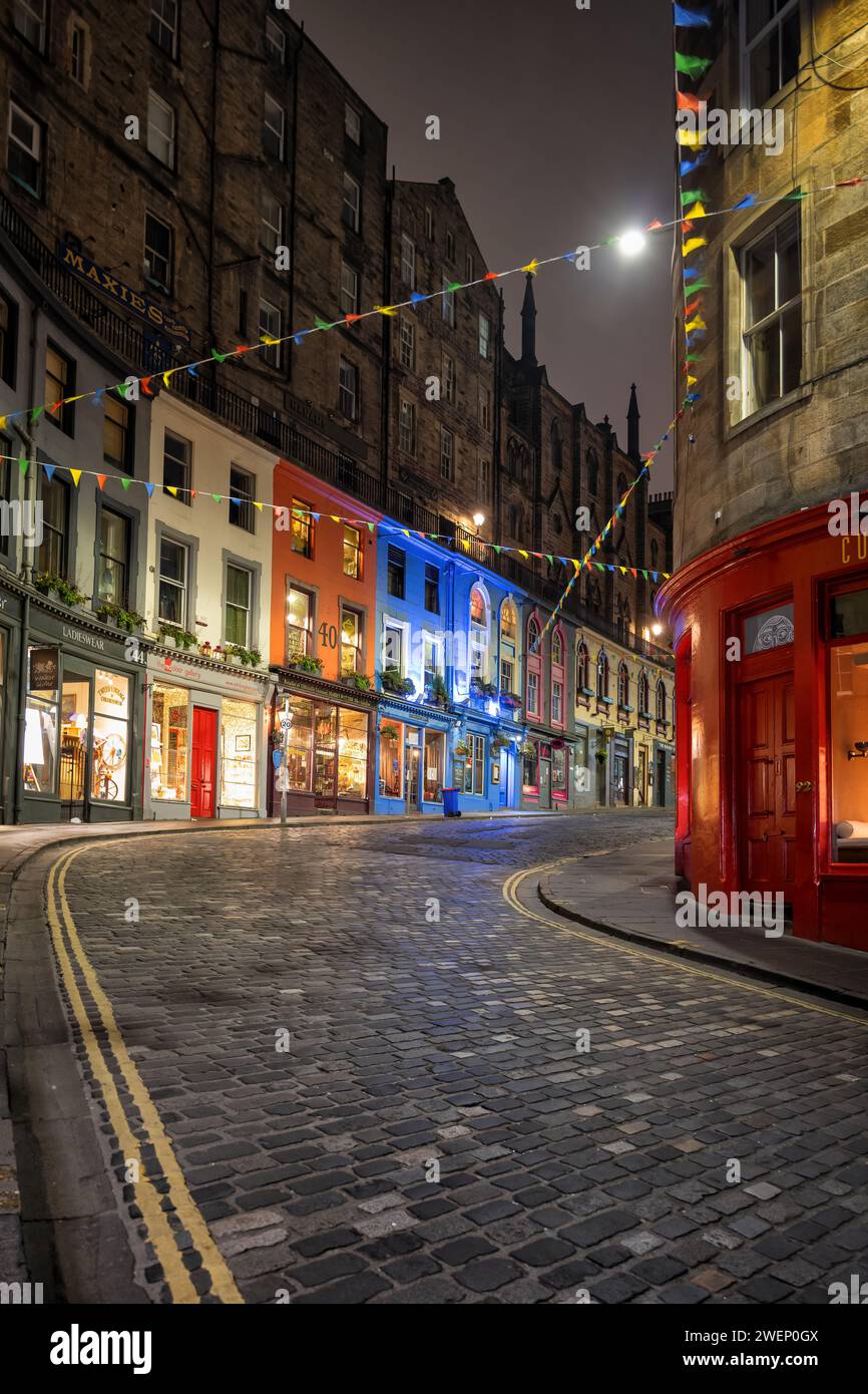 Victoria Street and West Bow at night in city of Edinburgh, Scotland ...