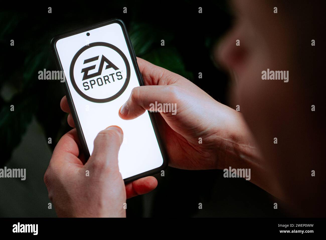 Ea mobile logo hi-res stock photography and images - Alamy