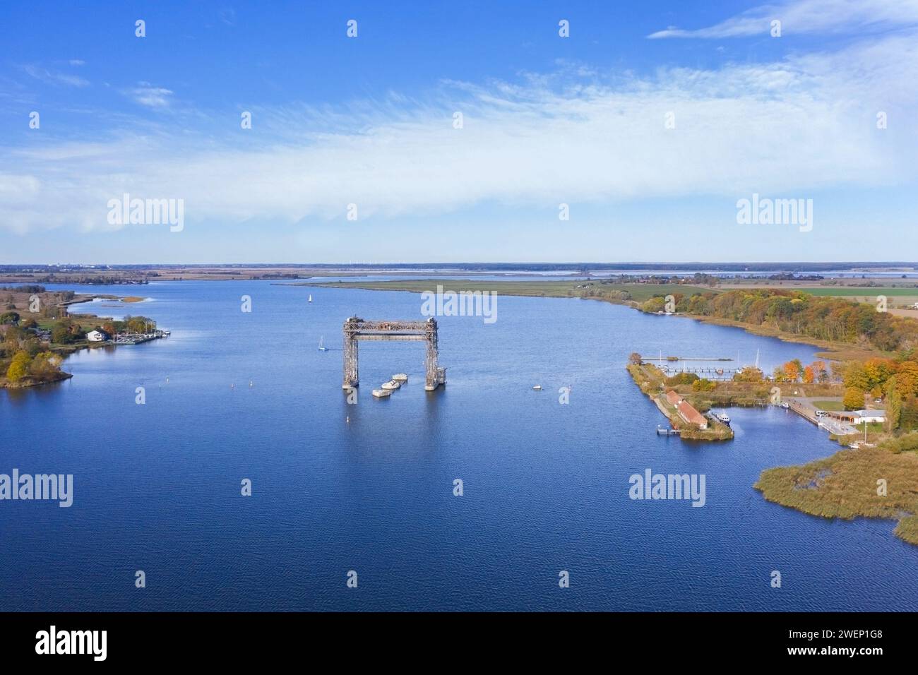 Centre section of the Karnin Lift Bridge / Hubbrücke Karnin in the ...