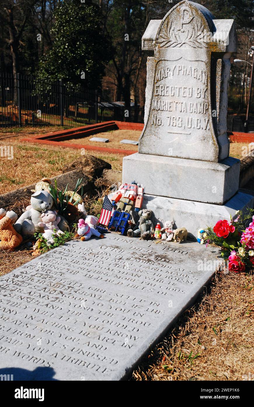 The grave of Mary Phagan, a child who was mysteriously murdered near ...
