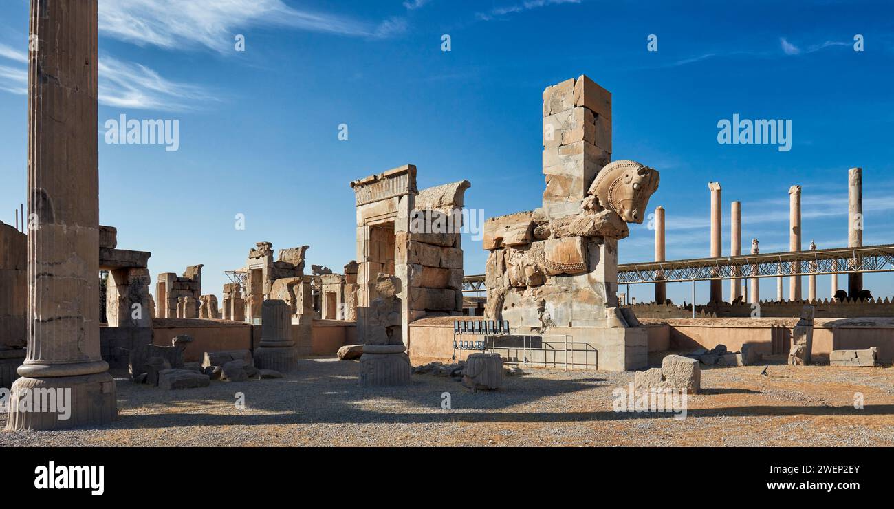 Hall of hundred columns hi-res stock photography and images - Alamy