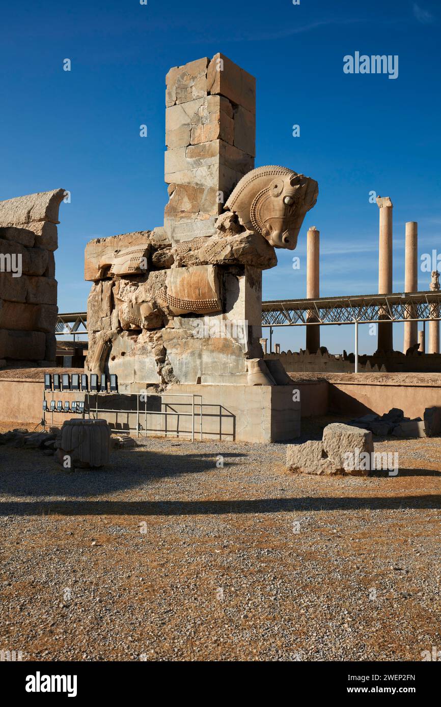 Huge stone bull at the Northwestern gate of the Hundred Column Hall in ...