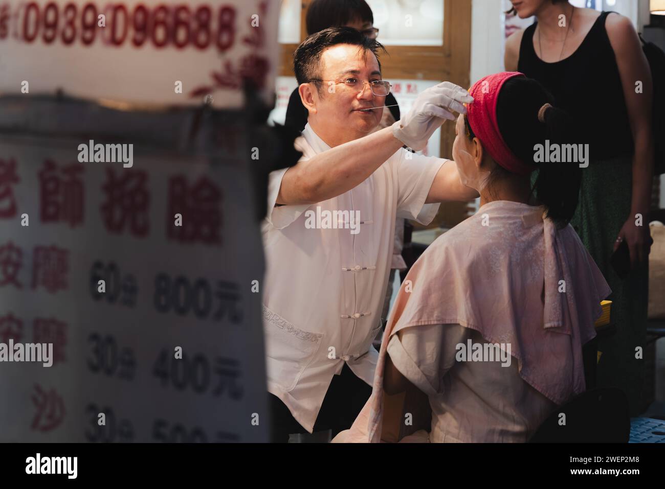 Face lift threading hi-res stock photography and images - Alamy