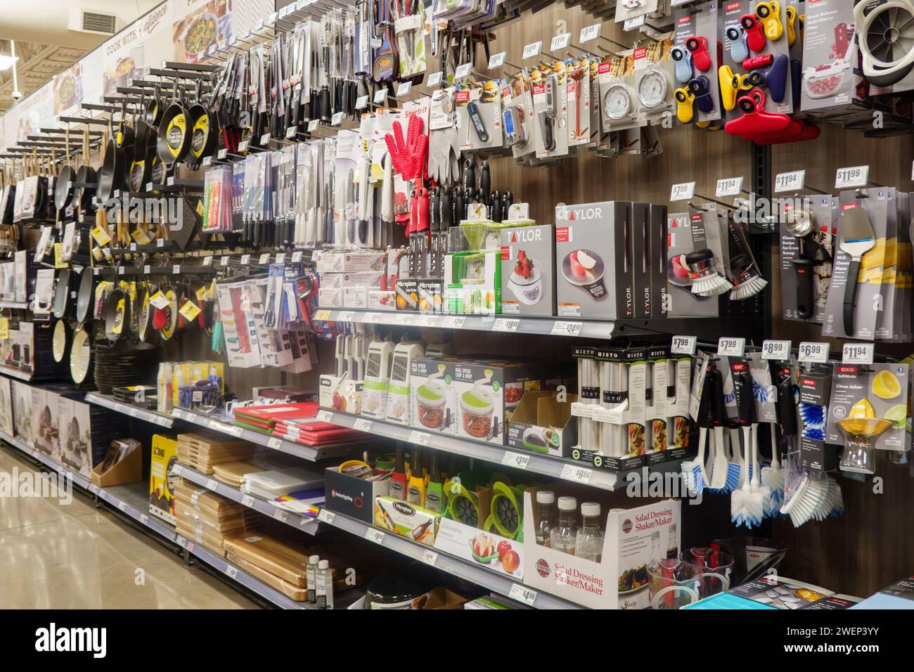 Supermarket grocery store dis[play shelves and racks holding various ...