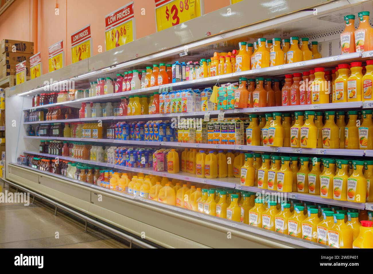 Grocery store display hi-res stock photography and images - Alamy