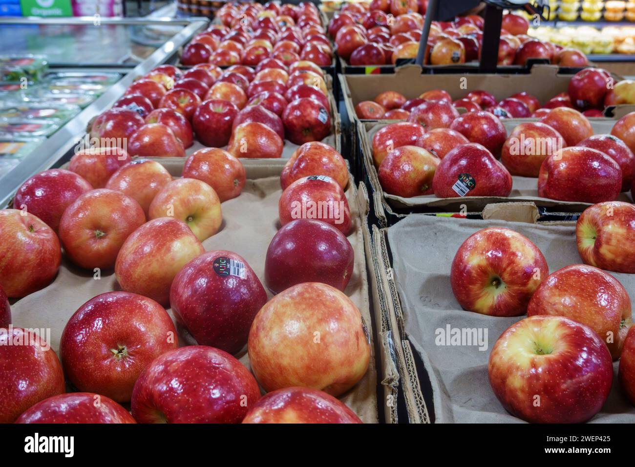 Supermarket apple hi-res stock photography and images - Alamy