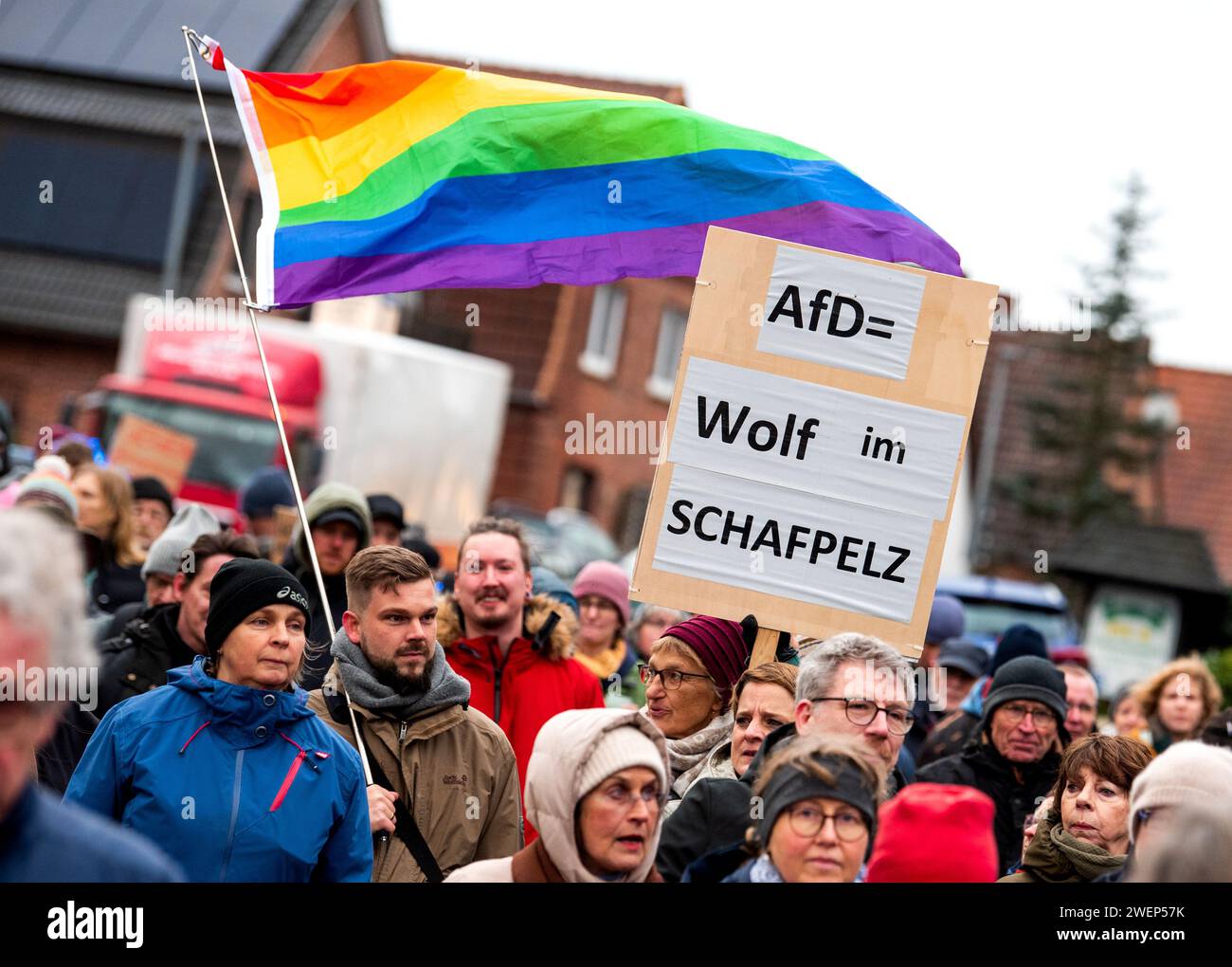26 January 2024, Schleswig-Holstein, Mölln: Participants in a ...