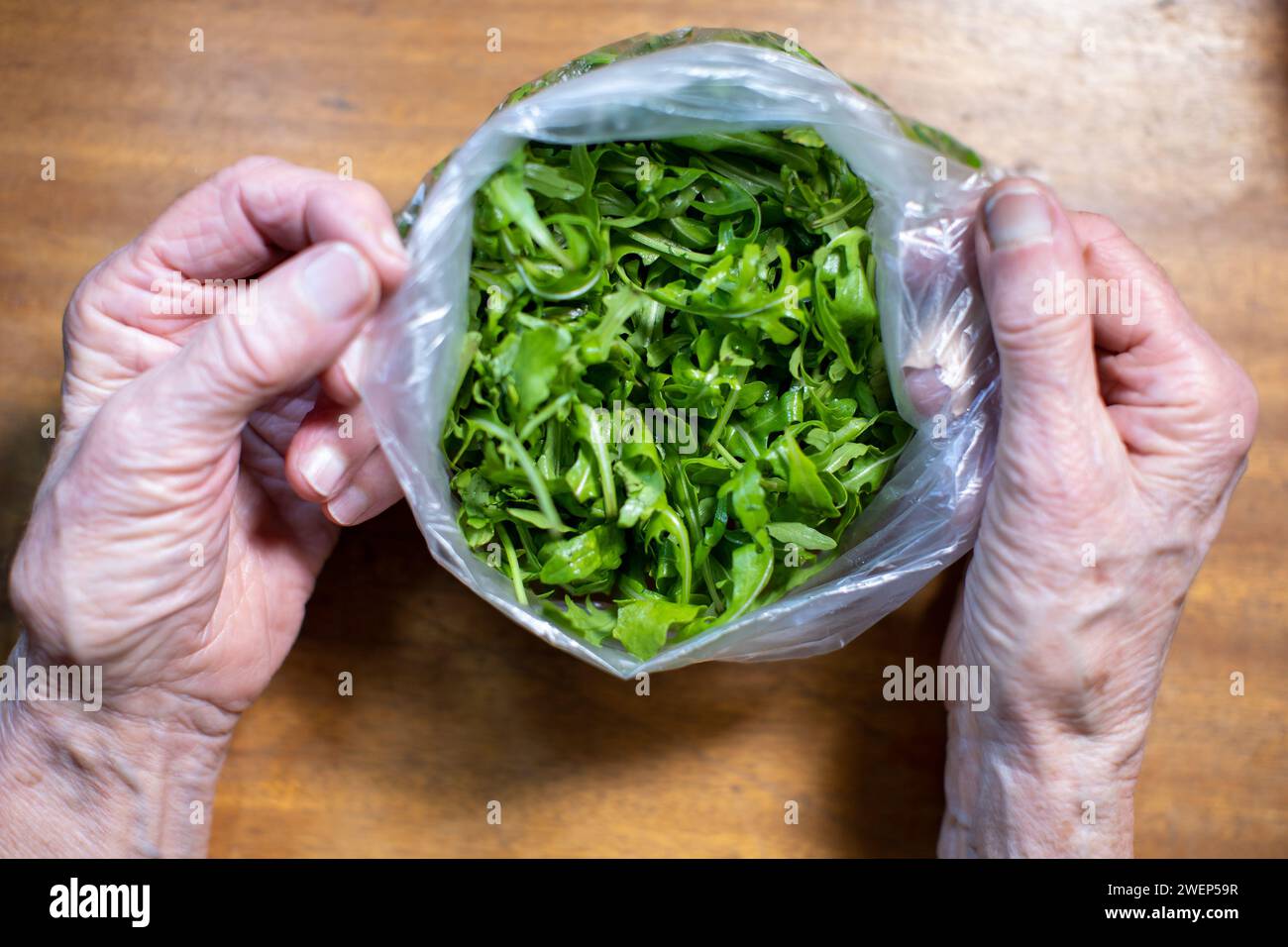 bag full of of rocket plant in woman's hands Stock Photo - Alamy