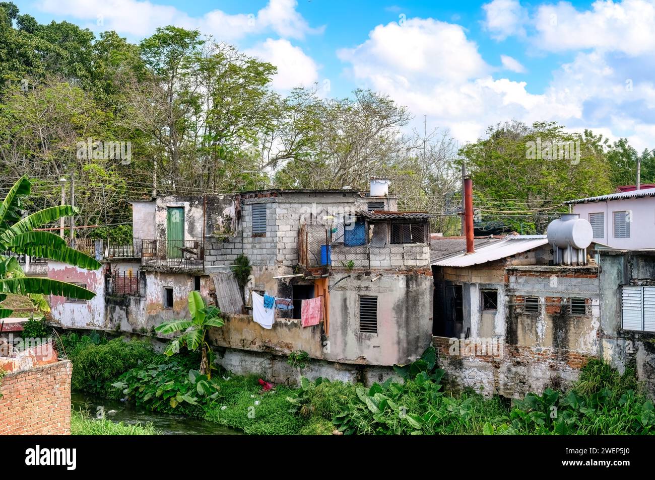 Poverty houses hi-res stock photography and images - Alamy