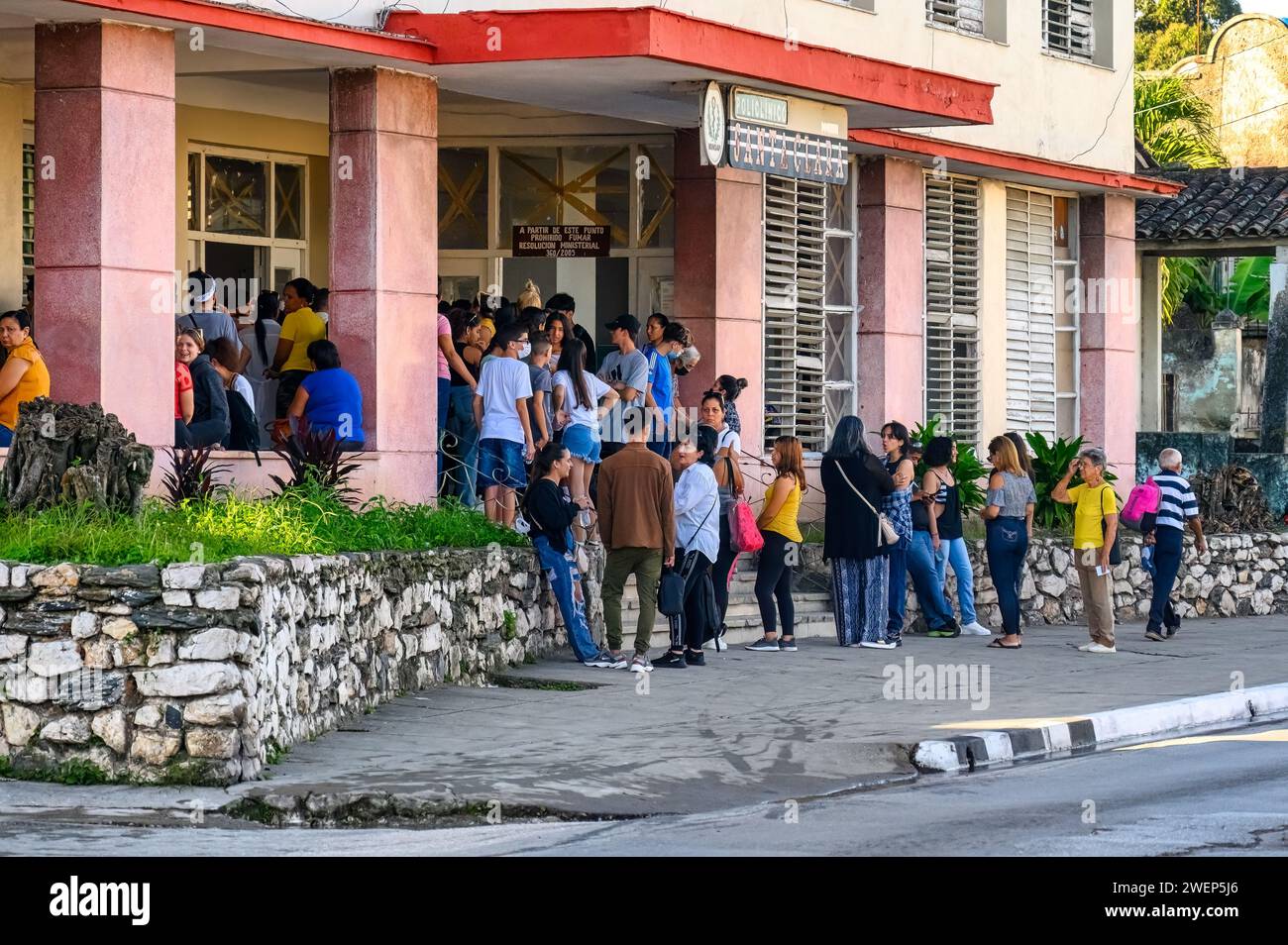crowd of people at the entrance of policlinico santa clara, santa clara ...