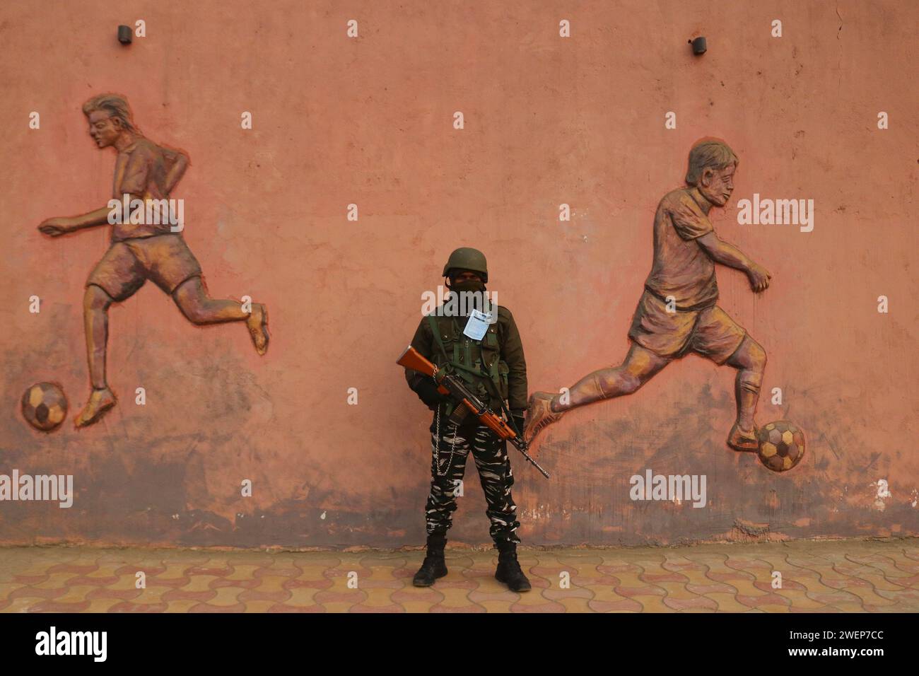 Srinagar Kashmir, India. 26th Jan, 2024. An Indian paramilitary soldier ...
