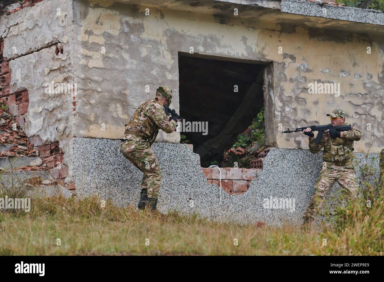 Military breach tactics hi-res stock photography and images - Alamy