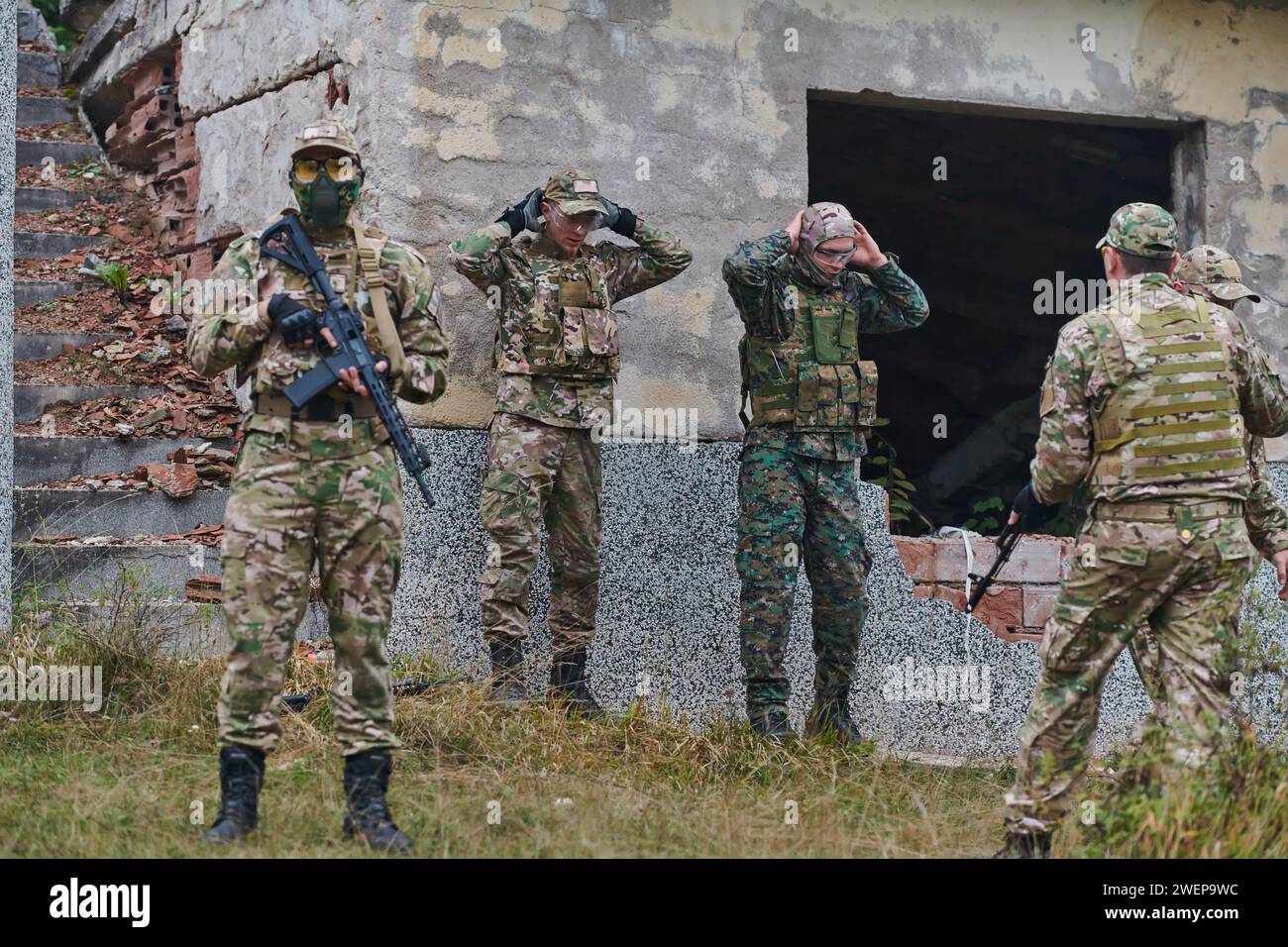 Military breach tactics hi-res stock photography and images - Alamy
