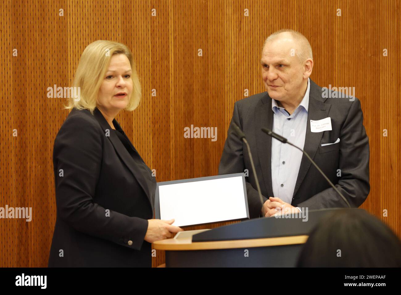 Bundesinnenministerin Nancy Faeser, Prof. Dr. Andreas Beelmann ...