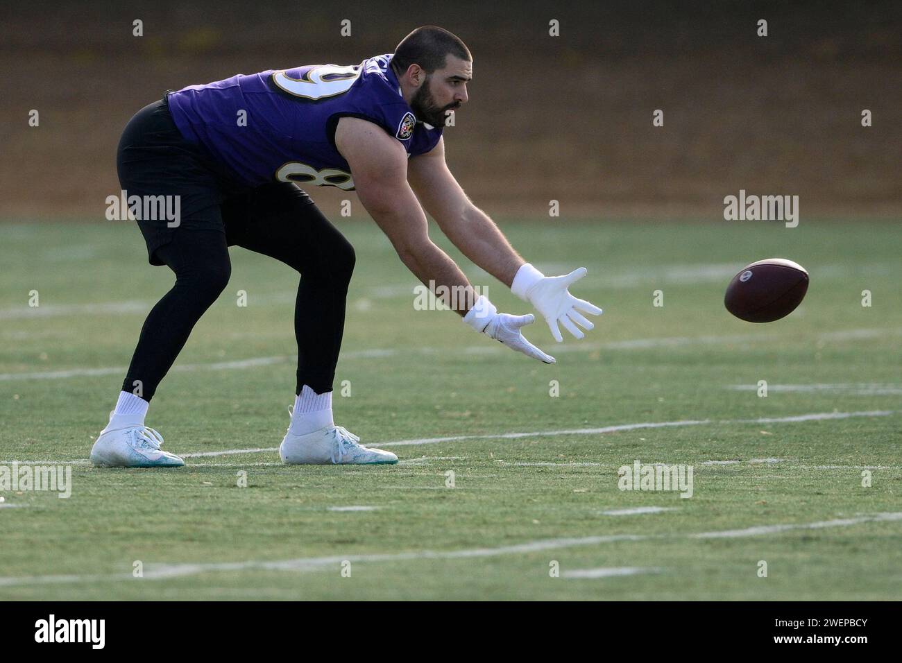 Baltimore Ravens tight end Mark Andrews (89) works out during an NFL ...