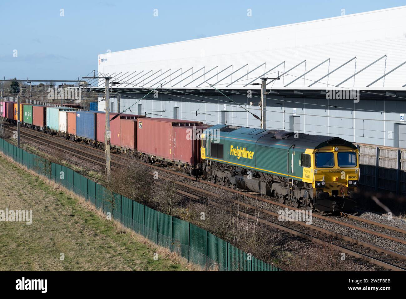 Class 66 diesel locomotive No. 66563 pulling a freightliner train ...