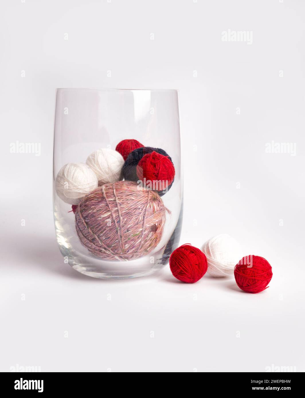 Thread colors display hi-res stock photography and images - Alamy