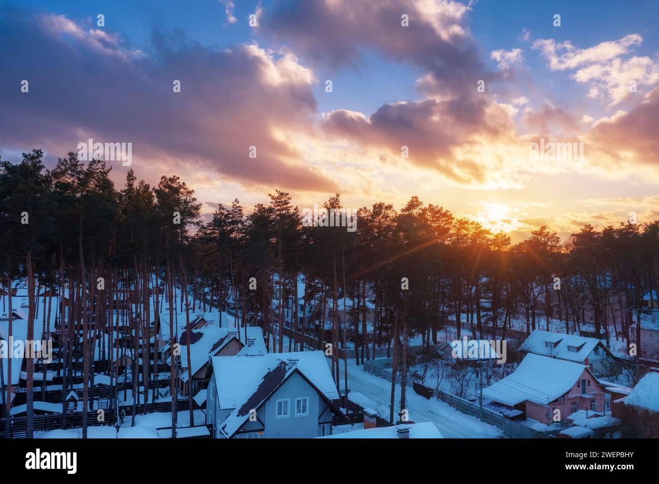 Beautiful snow capped roofs hi-res stock photography and images - Alamy