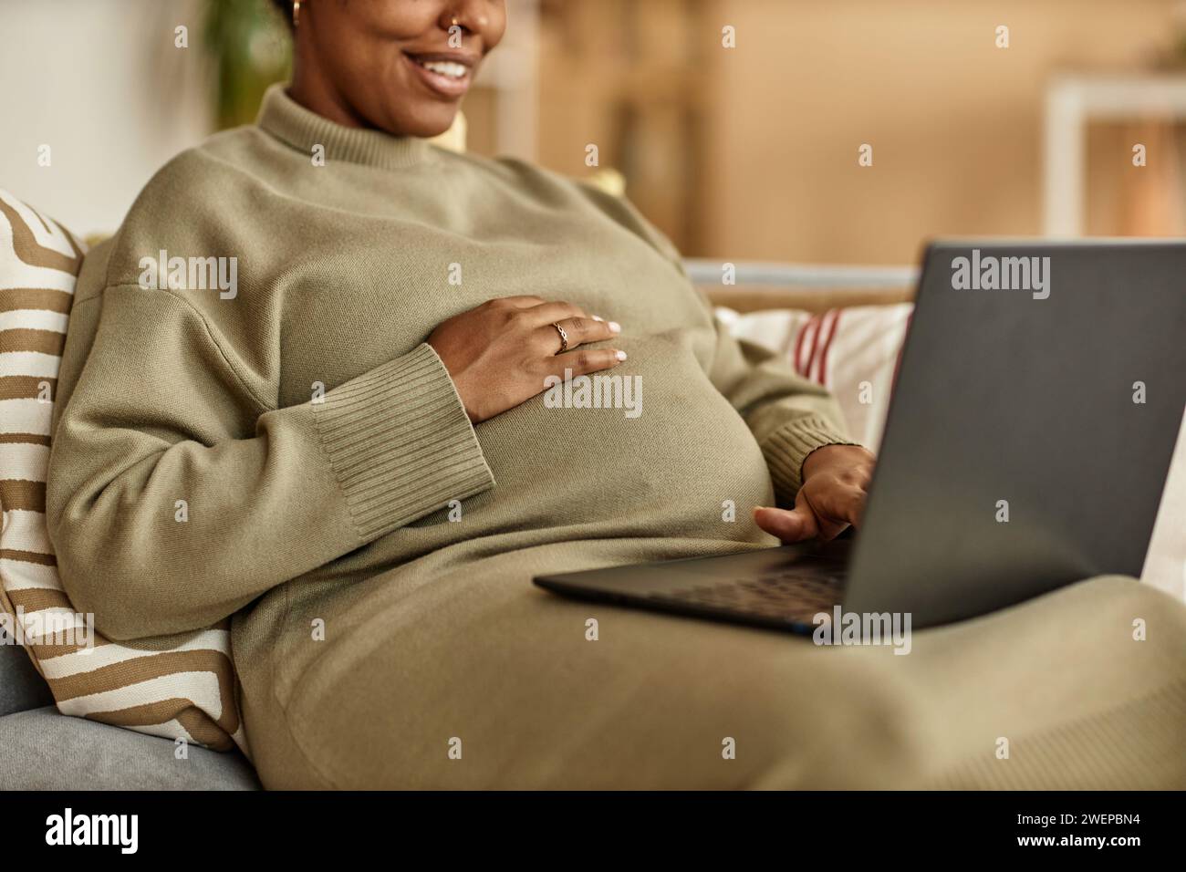 Pregnant african woman on computer hi-res stock photography and images ...