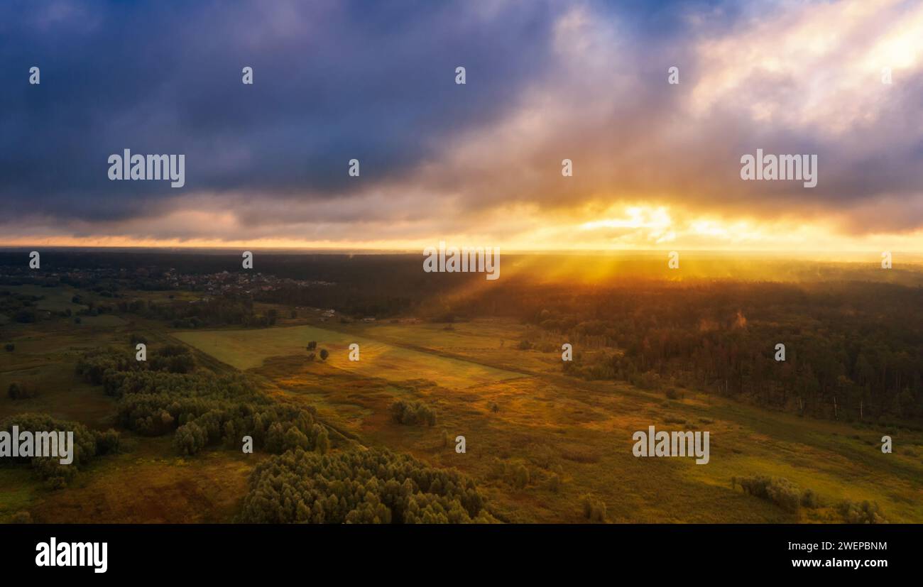 Sunligh on the field hi-res stock photography and images - Alamy
